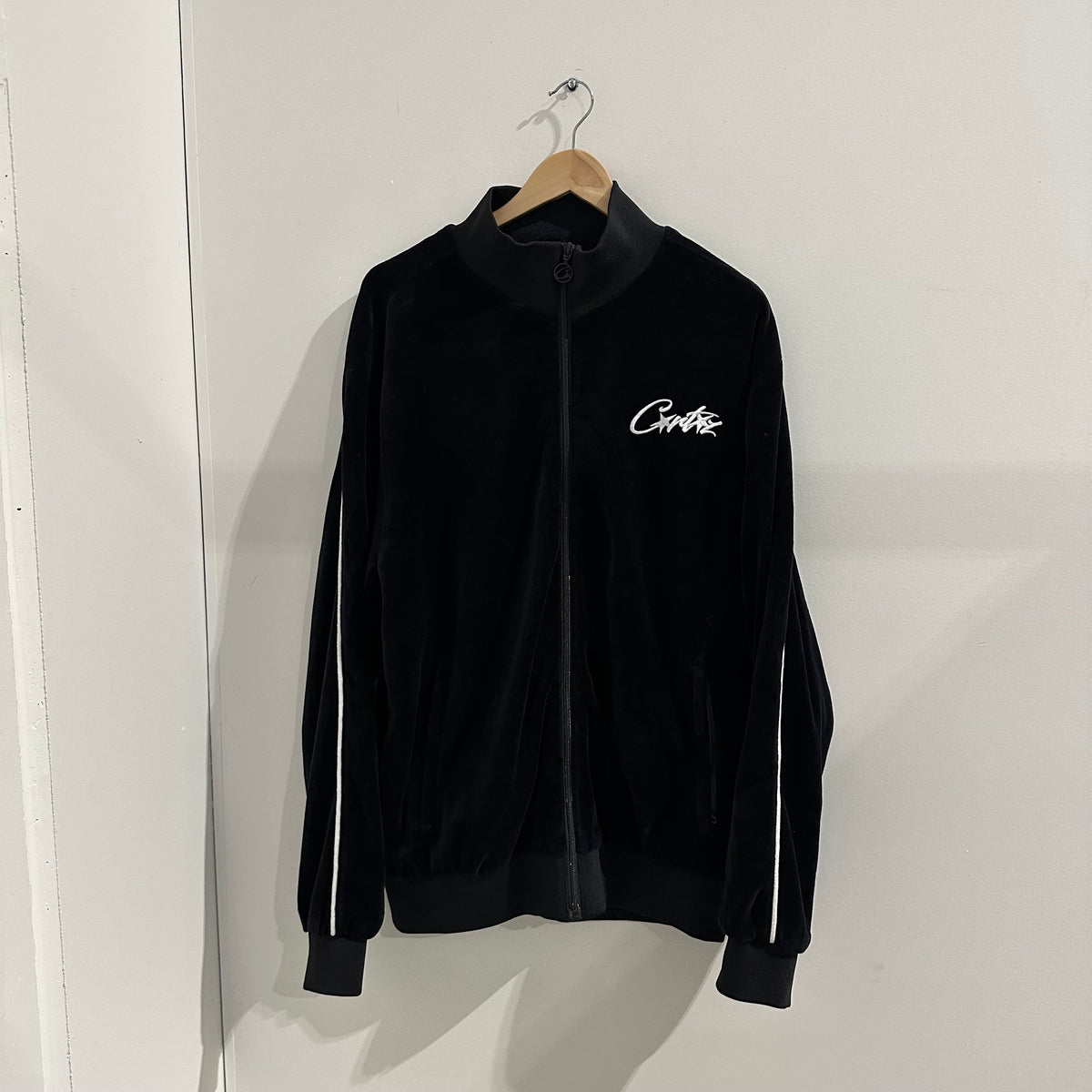 Corteiz VVS Velour Jacket Black (Size XL) – Curated by Charbel