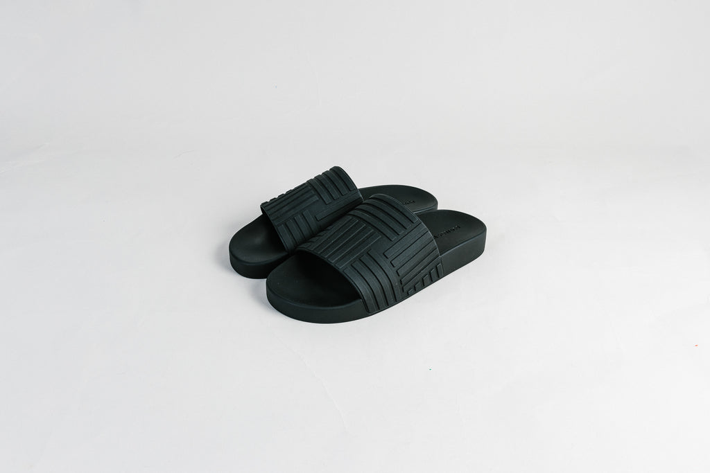 Bottega Veneta Black Rubber Pool Slides EU39/US6 MENS – Curated by Charbel