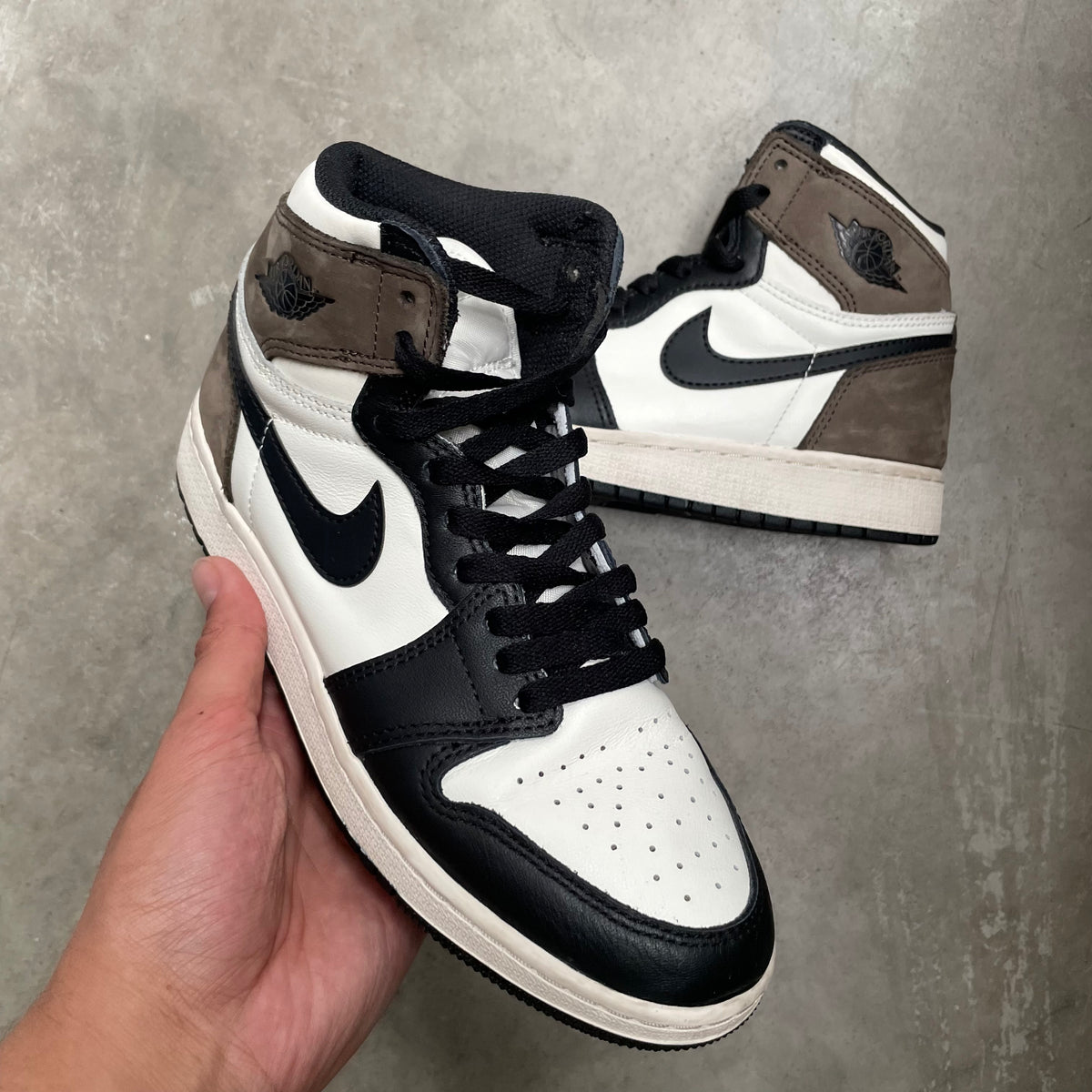Nike Air Jordan 1 Mocha High 5.5Y – Curated by Charbel